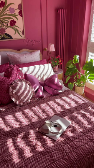 Girl home morning routine with cozy decor inspo