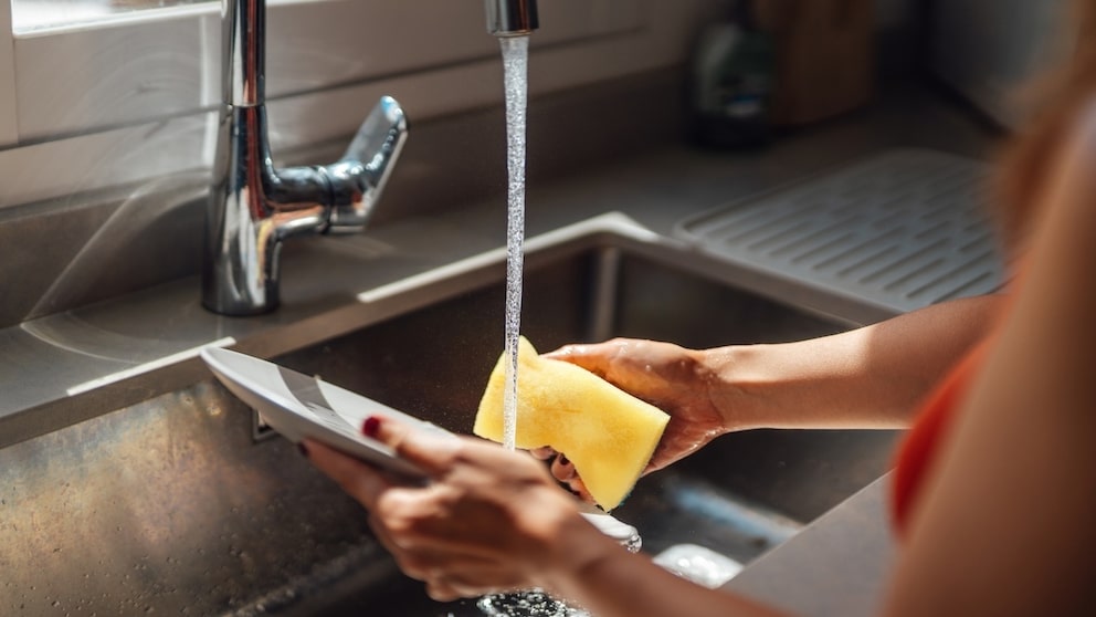 3 sustainable alternatives to kitchen sponges