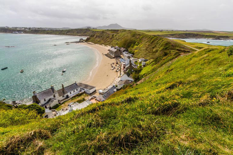 Quintessential North Wales village with perfect beach, cosy pub and ...