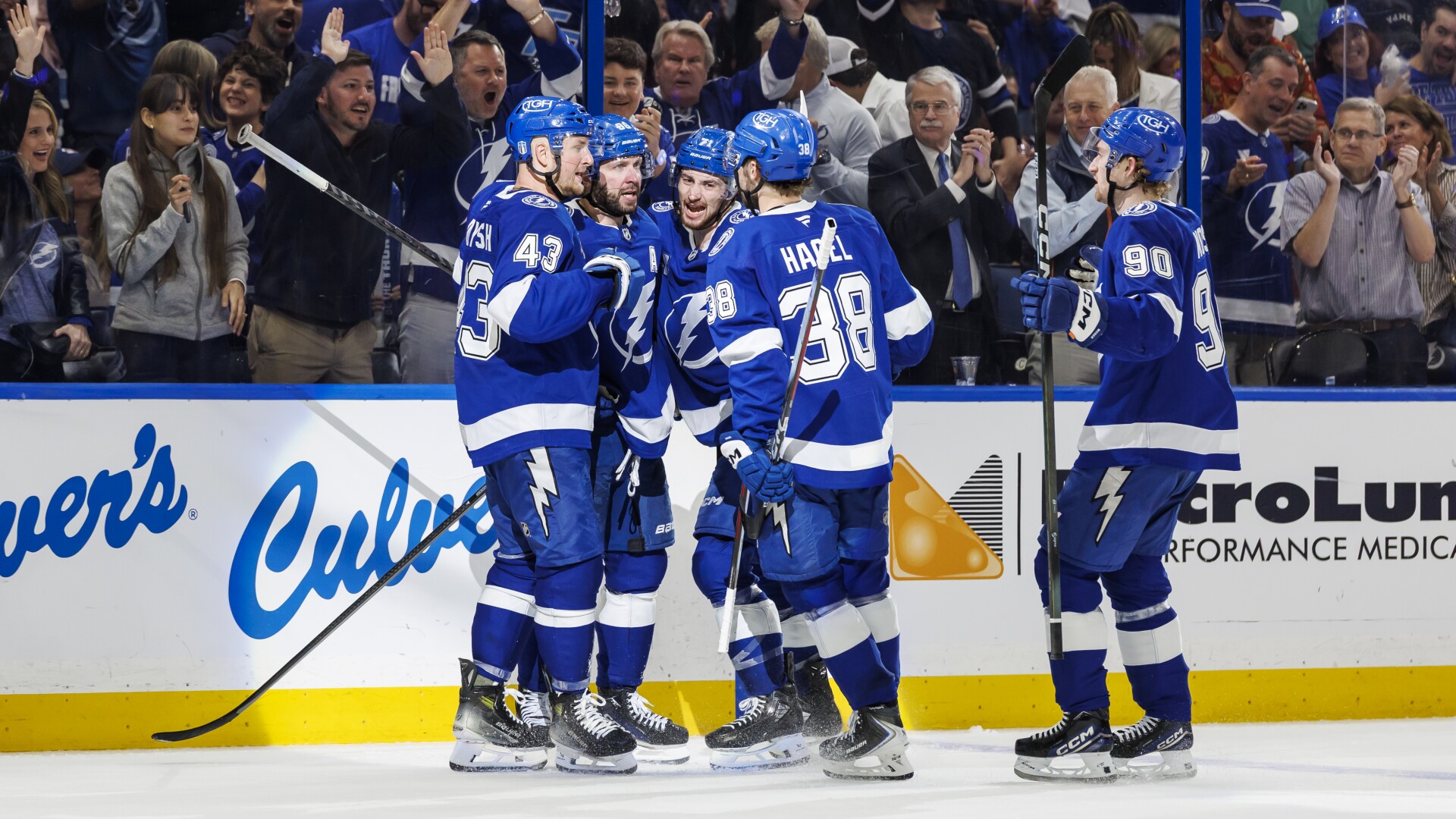 Moser scores in OT as Lightning beat Canadiens 3-2 in Game 2 and tie ...