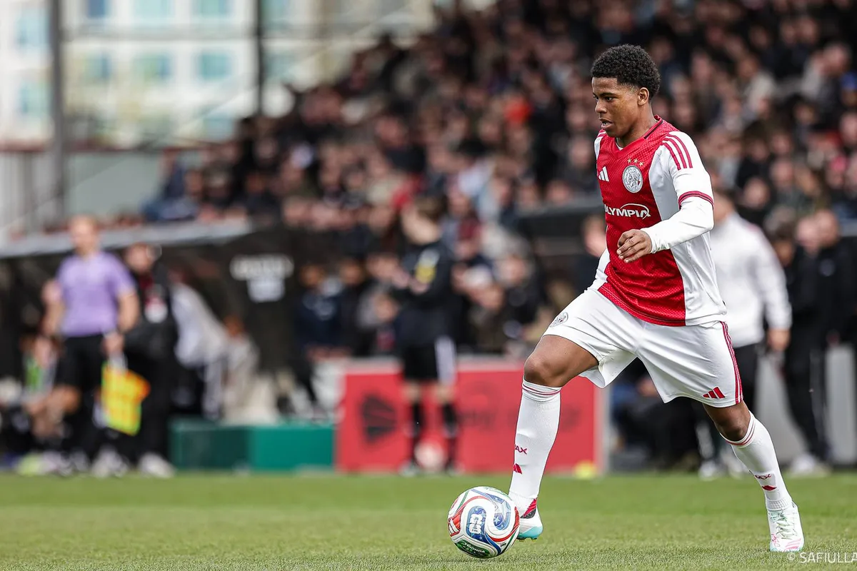 Deze dertien jeugdspelers vertrekken bij Ajax