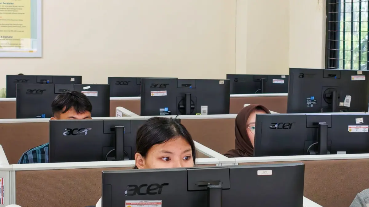 Daftar 10 PTN akademik dengan peminat terbanyak di SNBT 2026 ...