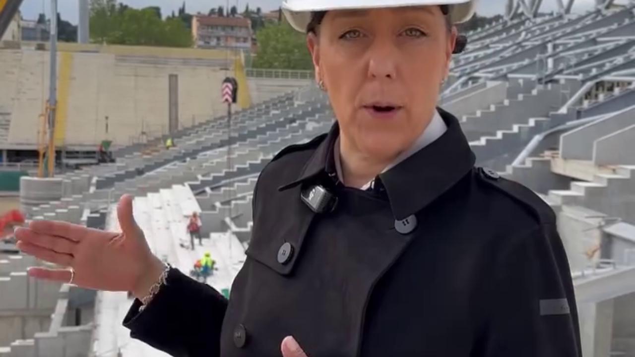 Allo stadio di Firenze la sindaca Sara Funaro mostra l'avanzamento dei ...