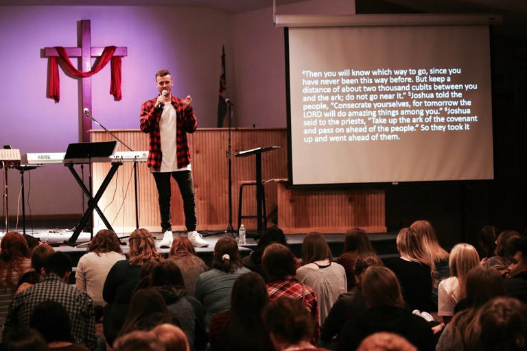 NBA chaplain Andy Riemersma uses music and pastoral care to reach ...