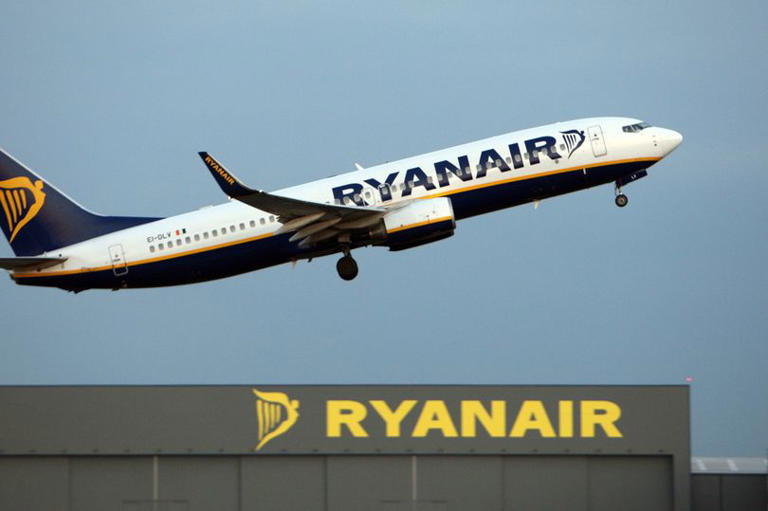 Ryanair announces major 60 minute airport change set to affect all ...