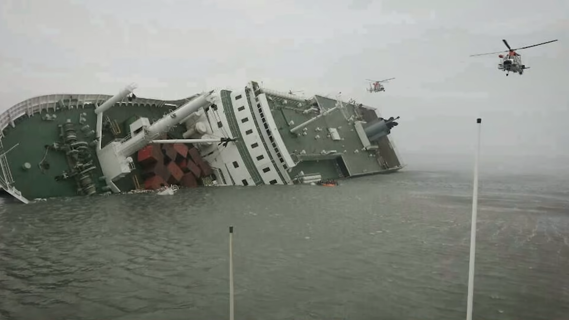 304 people stayed inside a sinking ferry - then the captain escaped
