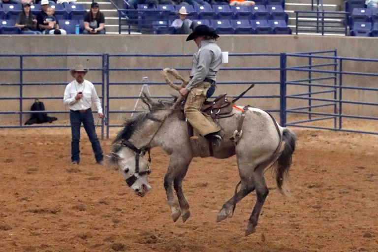 West Texas Ranch Rodeo hosts first women's bronc riding class