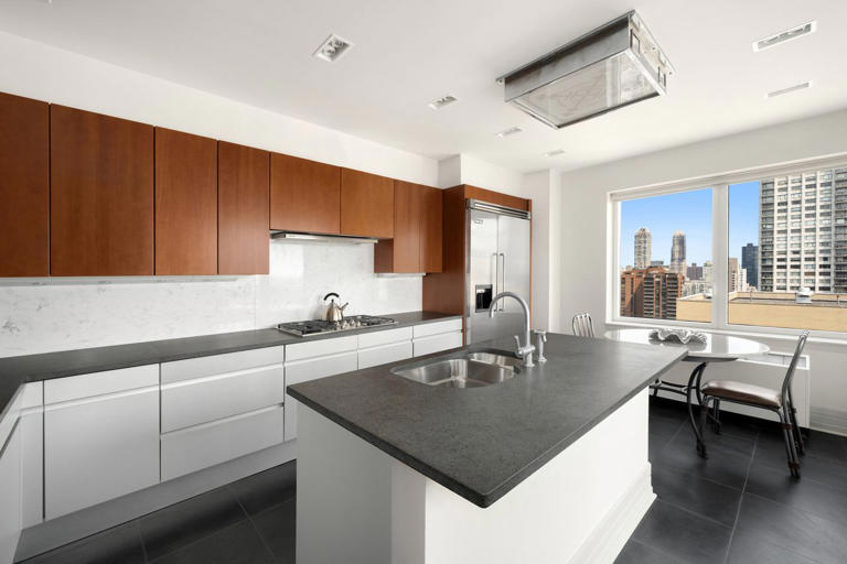 Leonardo DiCaprio's 'Wolf of Wall Street' penthouse listed for sale for ...