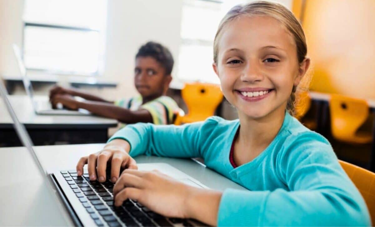 The US spent $30 billion to replace textbooks with screens. The result ...