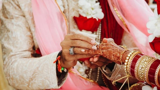 'Never be dependent': People are sharing their biggest marriage lessons ...