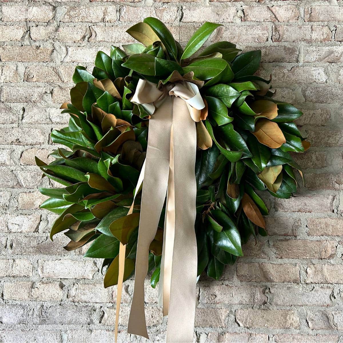 How to make a fresh magnolia wreath
