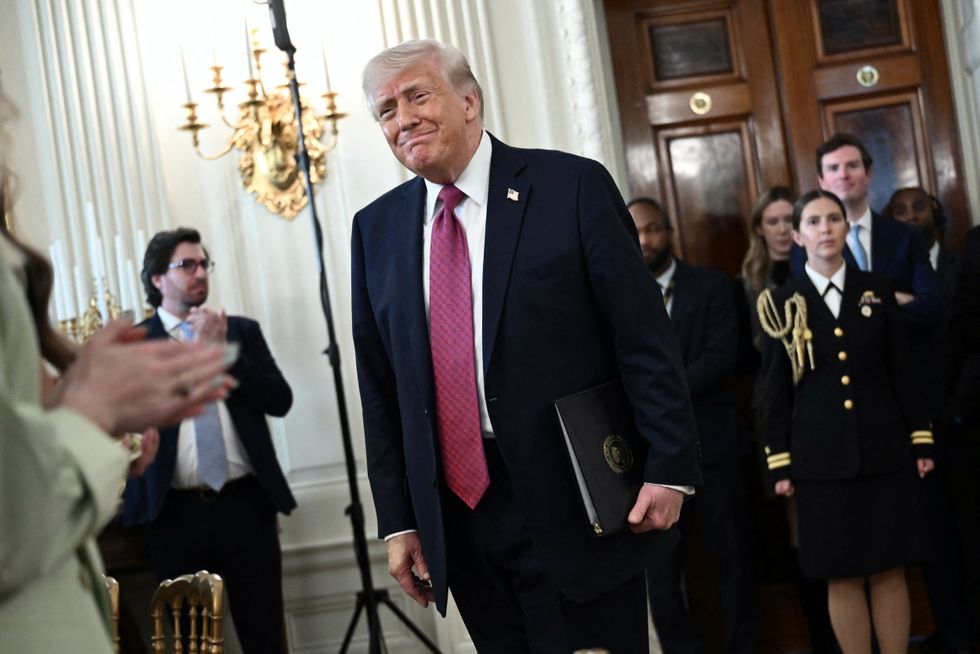 Donald Trump in awkward moment with American students after bragging ...
