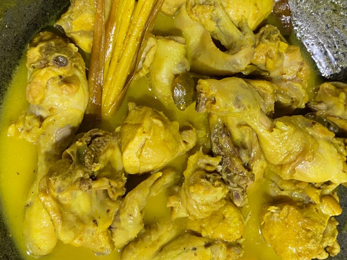 Resep dan cara bikin ayam bumbu kuning ungkep untuk stok lauk