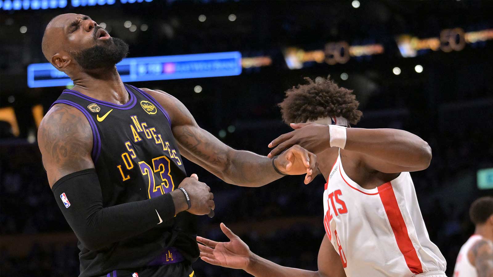 Lakers’ LeBron James finishes Rockets in Game 2 with huge throwdown