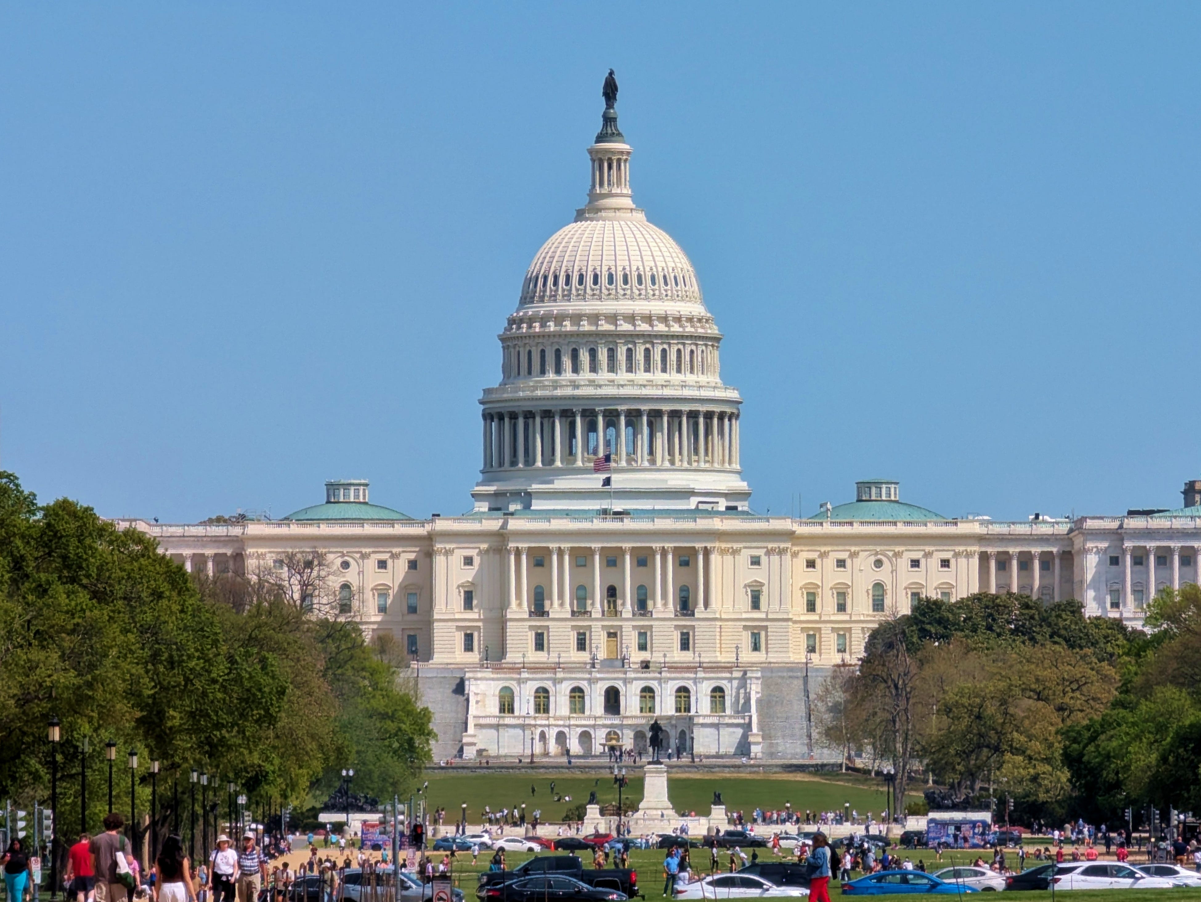 I'm a US senator. Ban Congress from trading stocks. | Opinion