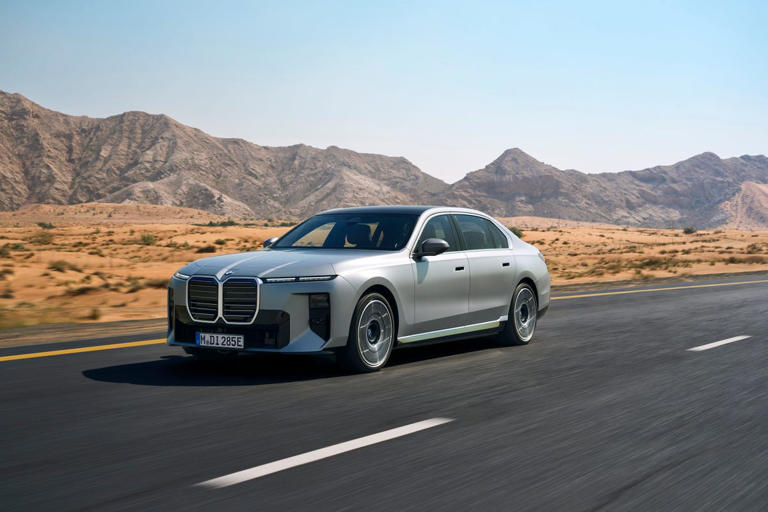 View exterior photos of the 2027 BMW i7