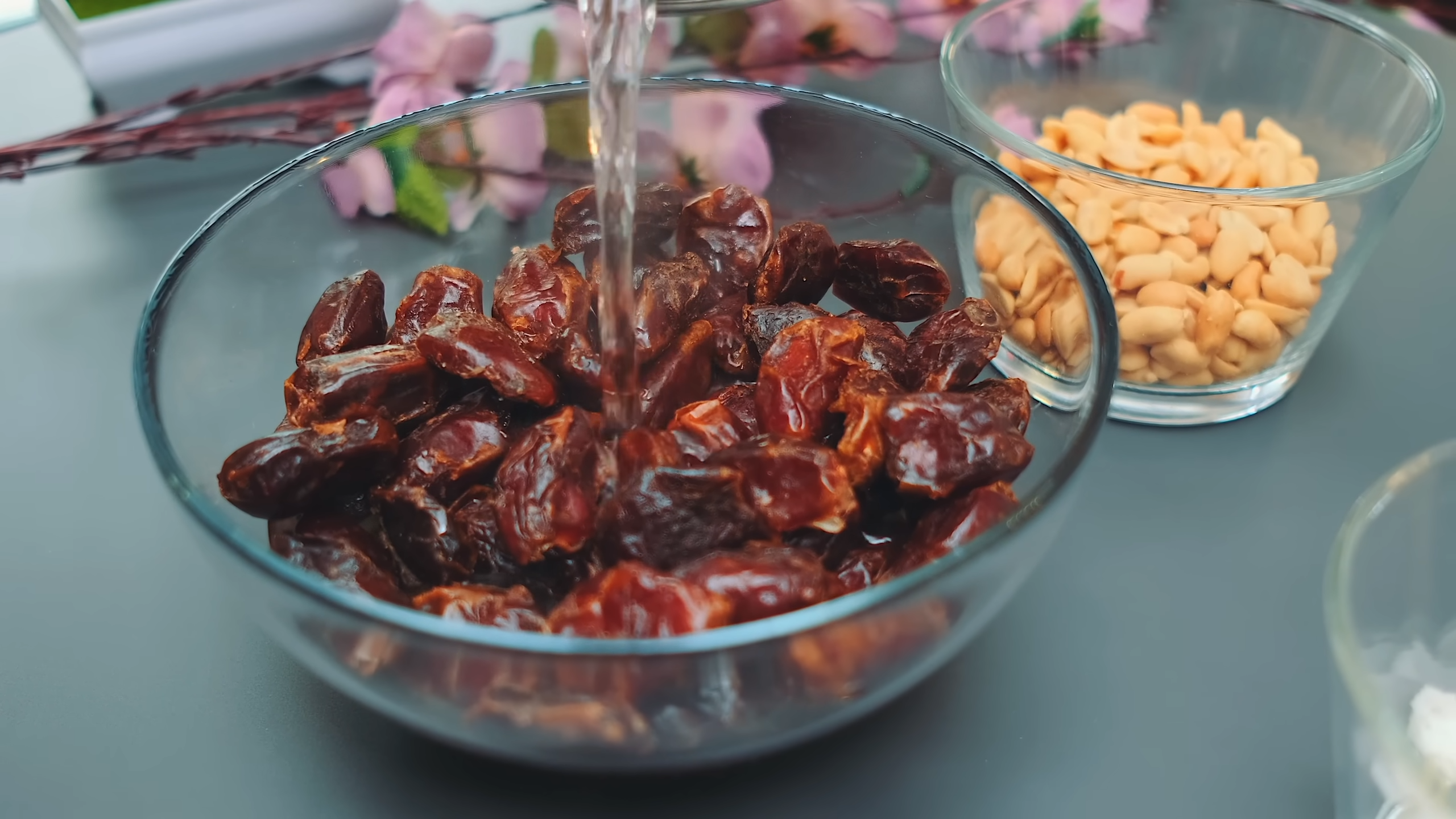 Watch what happens when you eat dates daily