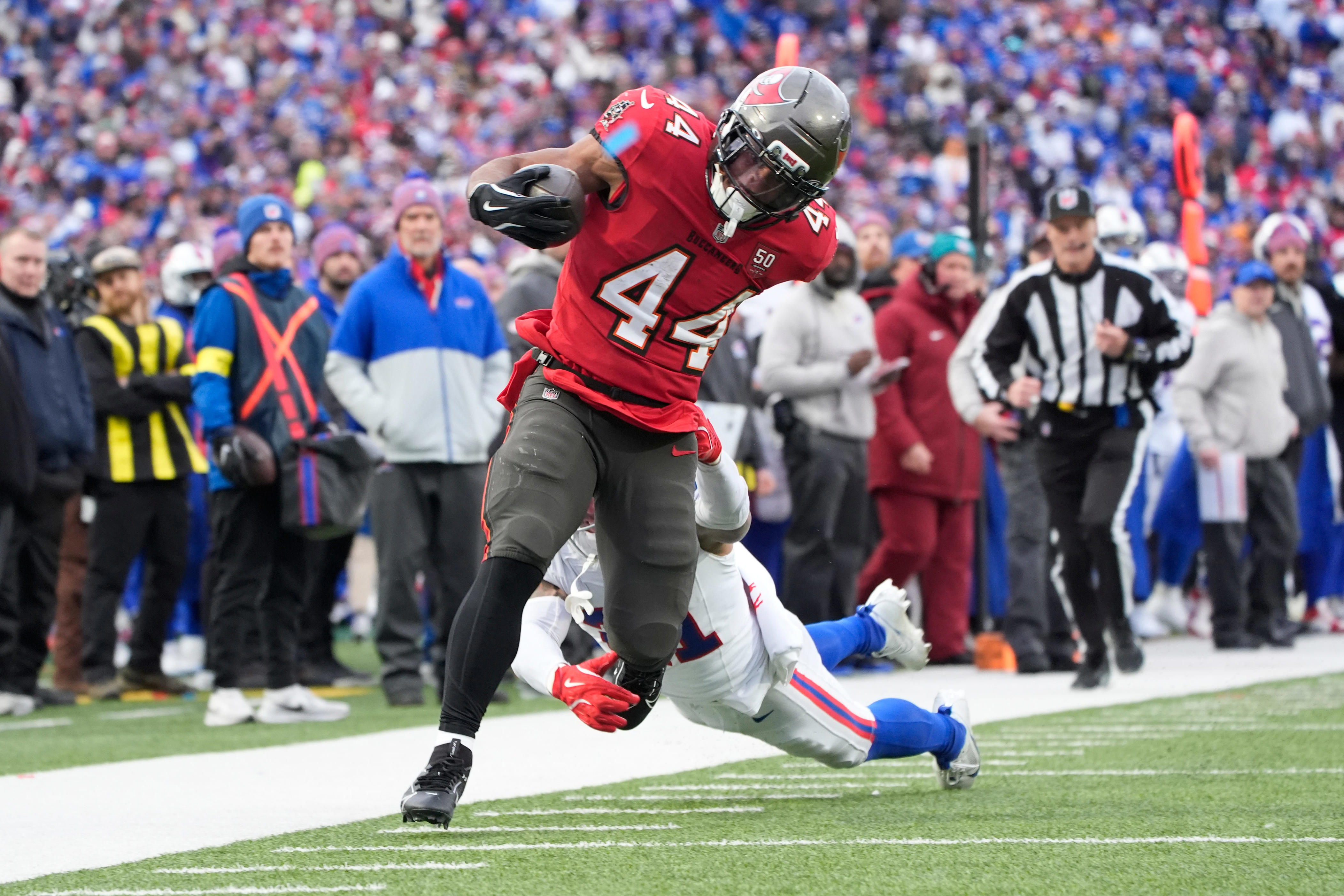 Bucs bring back RB Sean Tucker on one-year tender