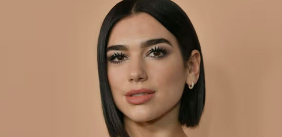 8 rich girl haircuts that flatter every face shape from long layers to ...