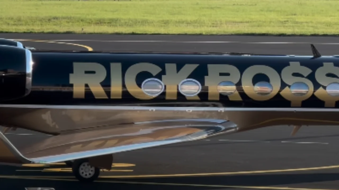 Ramp agent spots Rick Ross' $35,000,000 Gulfstream private jet touching ...