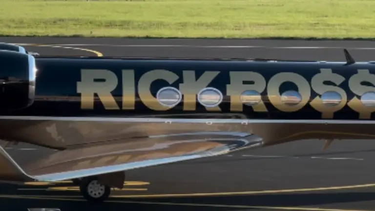Ramp agent spots Rick Ross' $35,000,000 Gulfstream private jet touching ...