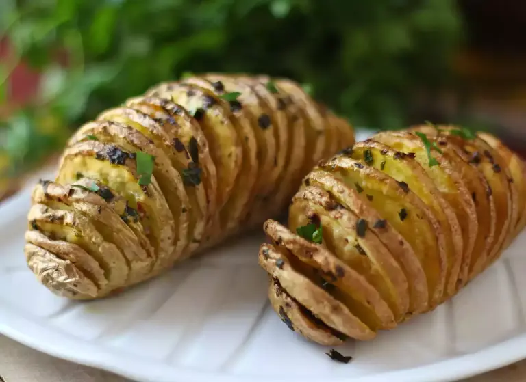 Patatas hasselback en freidora de aire: la guarnición sueca más vistosa