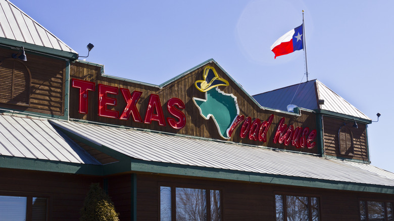 Does Texas Roadhouse offer any senior discounts?