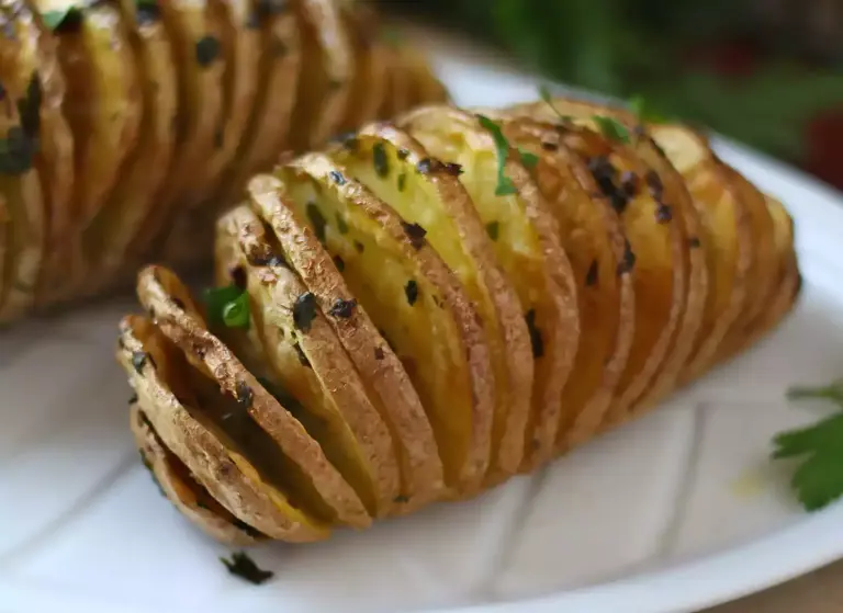 Patatas hasselback en freidora de aire: la guarnición sueca más vistosa