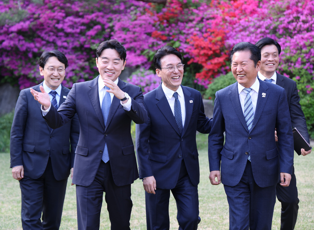 당정청 “5부제 참여 차량 보험료 할인 상품 다음달 출시”