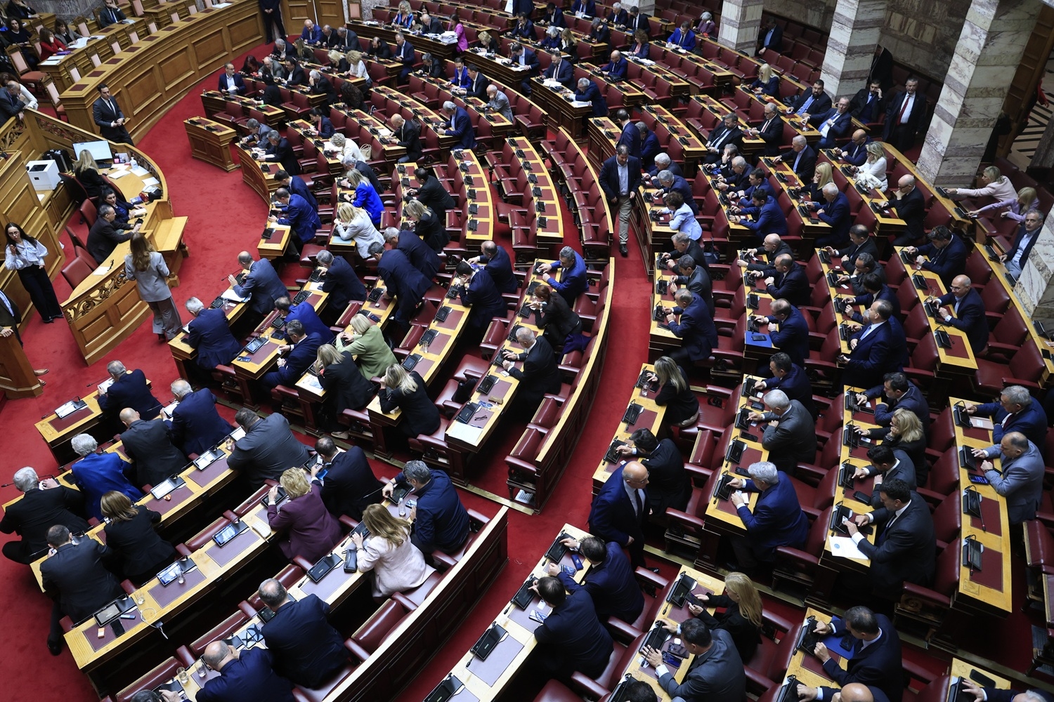 Βουλή: Τροπολογία ΥΠΕΝ για αναστολή οικοδομικών αδειών σε περιοχές που ...