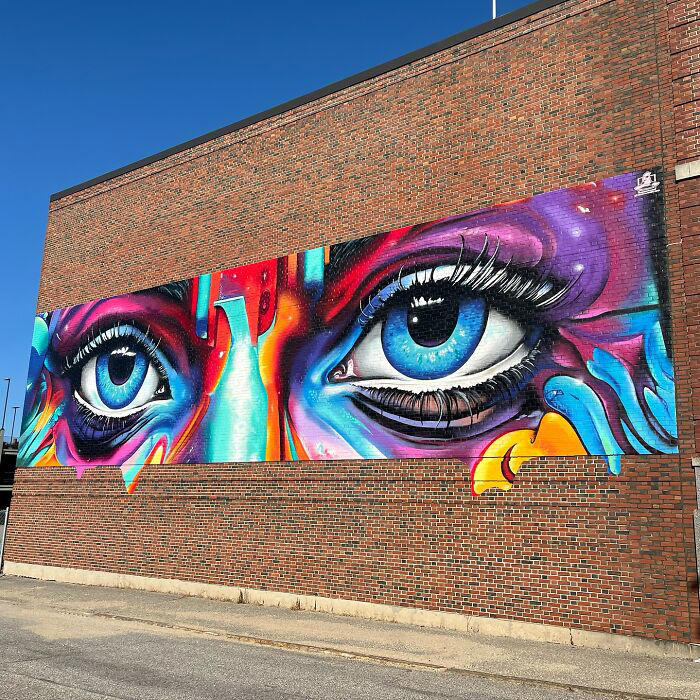 48 bold murals that turn streets and buildings into art