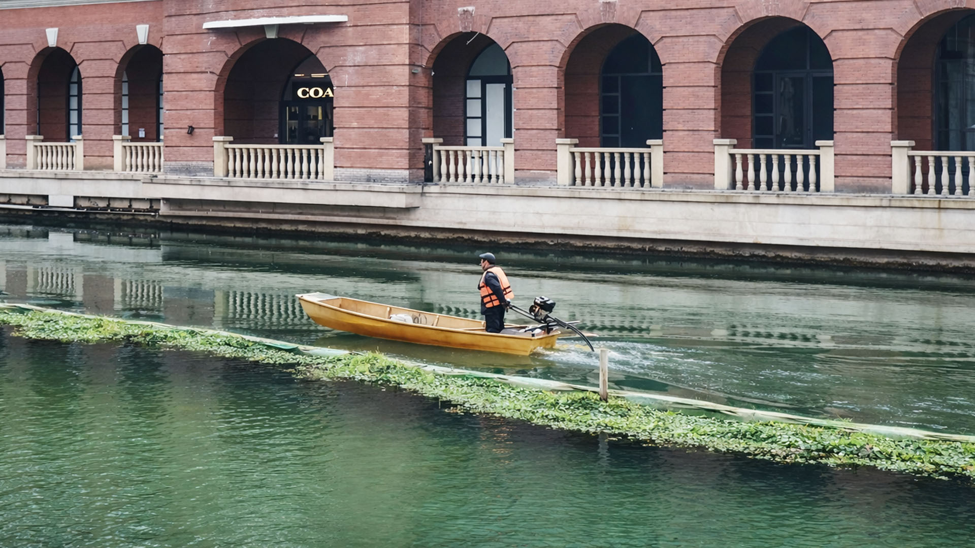 China maintains crystal clear canals even in dense urban areas today