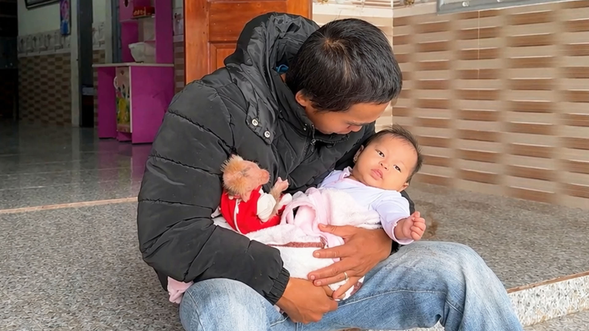 Watching Dad Care for Baby Makes Cutis Feel Truly Amazed