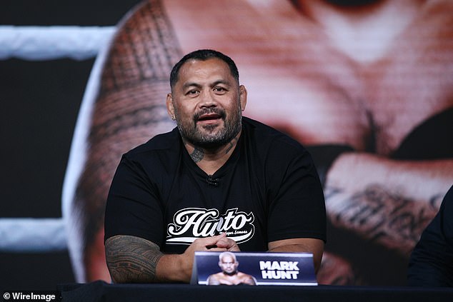 Former UFC star Mark Hunt offers $100,000 personal trainer for boxing fight