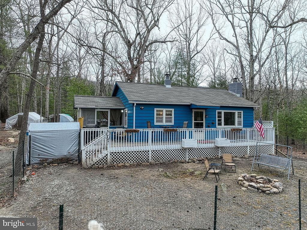 Charming 1977 cottage retreat in Fort Valley, Virginia with scenic ...