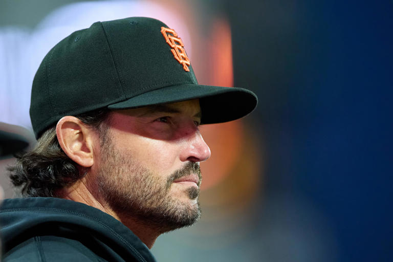 Tony Vitello wins first game in Giants-Dodgers rivalry