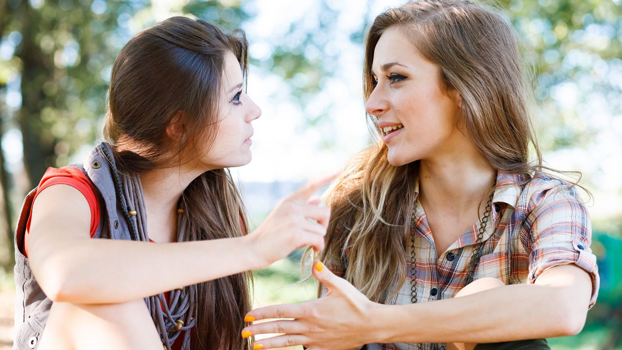 10 warning signs your "friend" doesn't actually like you