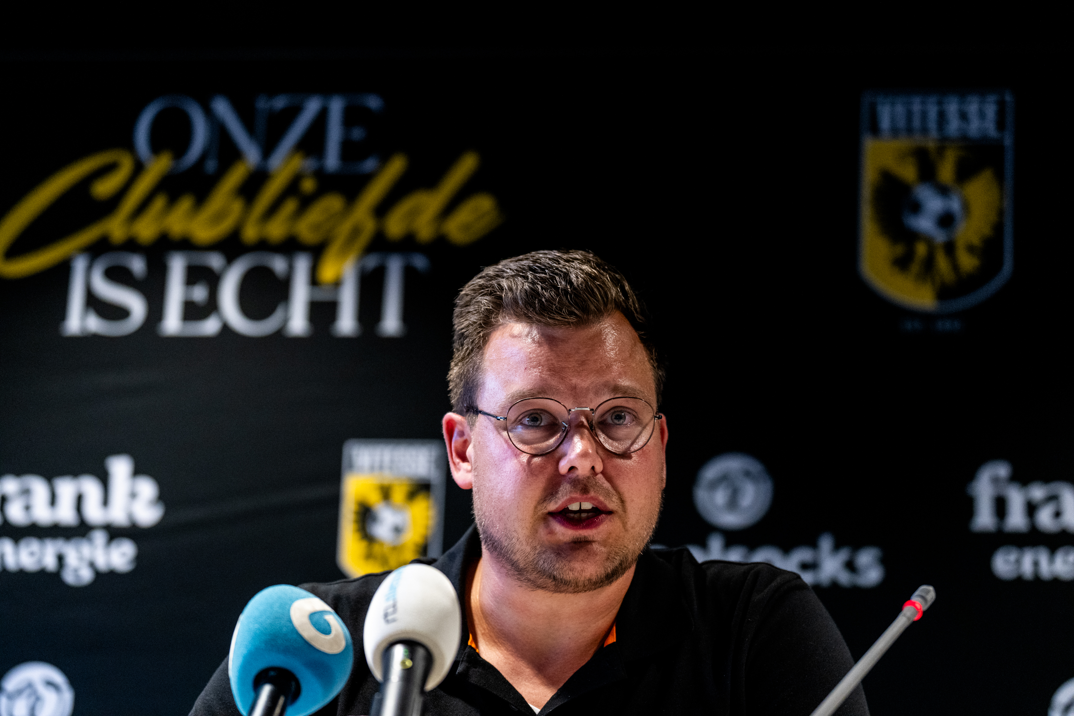 Vitesse bevestigt: algemeen directeur afwezig door ziekte
