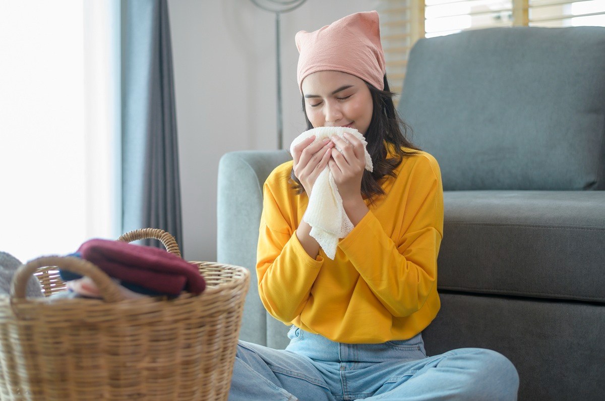 5 beneficios de mezclar suavizante y alcohol y aplicarlo en la ropa