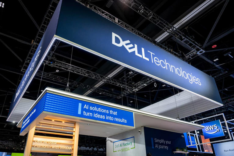 Dell signs $1.4 billion AI deal. Its stock notched a record