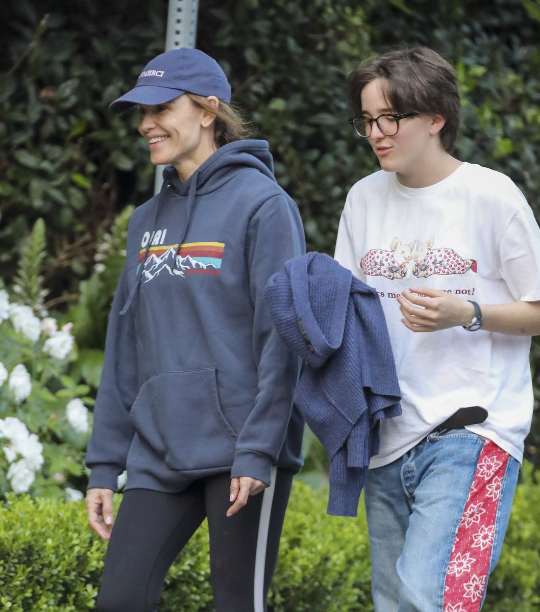 Jennifer Garner shares sweet mother-child moment with Fin Affleck after ...
