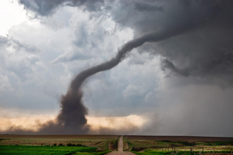 Warnings issued as tornado outbreak possible this weekend