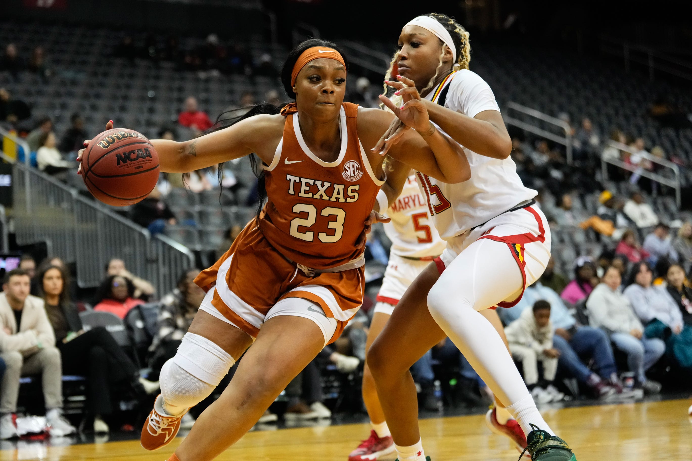 Texas' Aaliyah Moore commits to Lady Vols basketball out of transfer portal