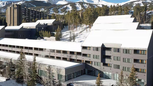 Travel expert shows how to plan a Colorado spring staycation