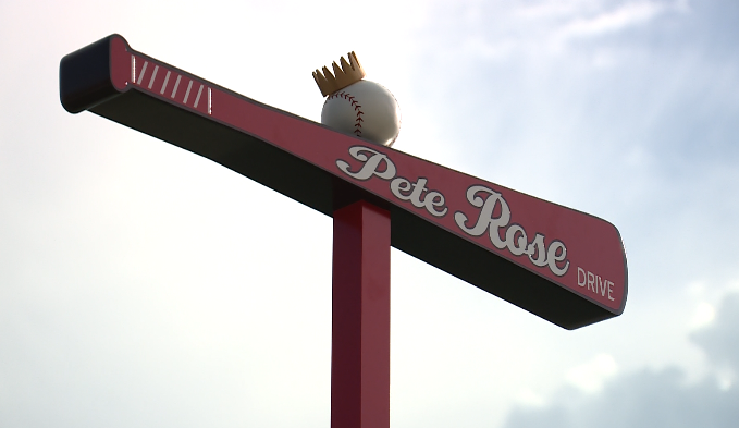 New sign honoring Pete Rose unveiled outside Western Hills High School