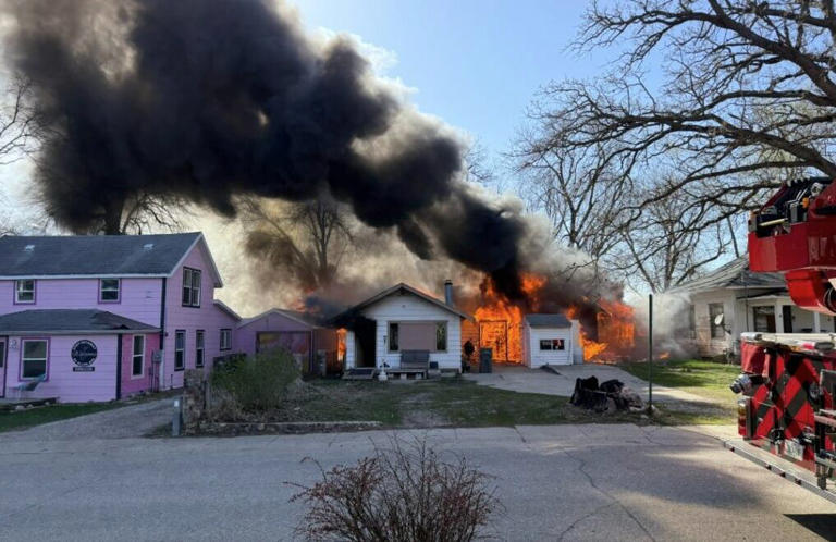 Fire spreads to three homes in NW Iowa community