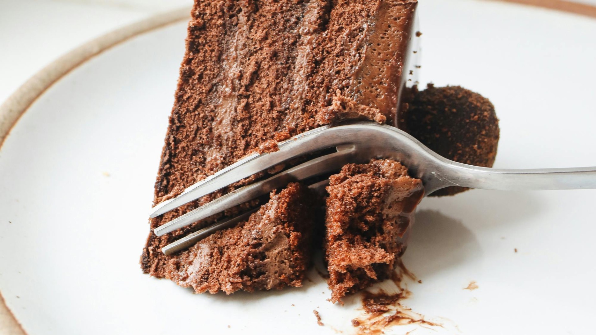 20 healthy low-sugar cakes you can indulge guilt-free