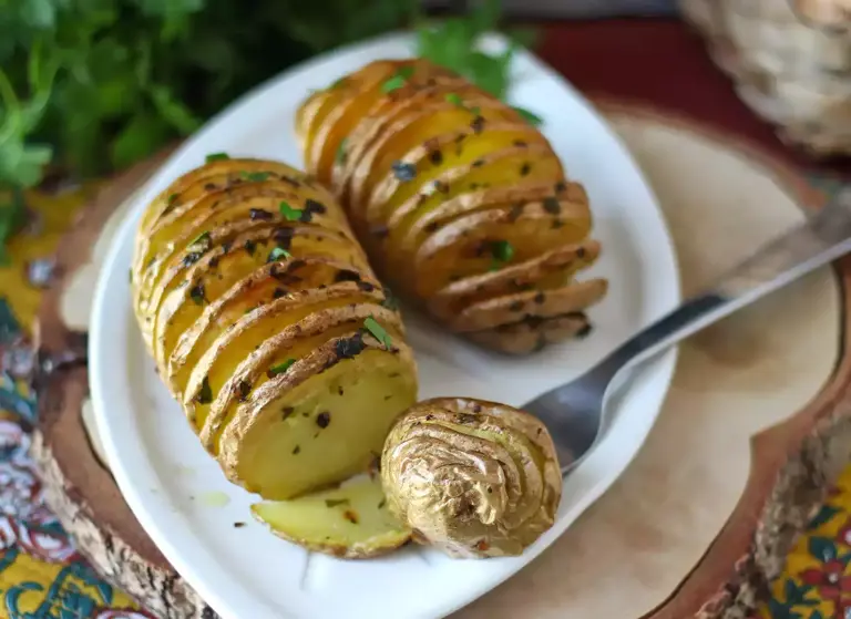 Patatas hasselback en freidora de aire: la guarnición sueca más vistosa