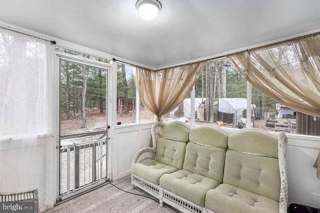 Charming 1977 cottage retreat in Fort Valley, Virginia with scenic ...