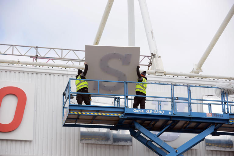 Watch Welcome to Sunderland sign take its place on Stadium of Light